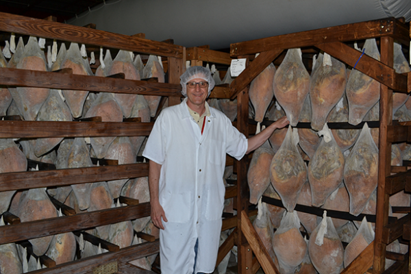Burgers’ Smokehouse, a Family Business Built on Country Hams: An ...